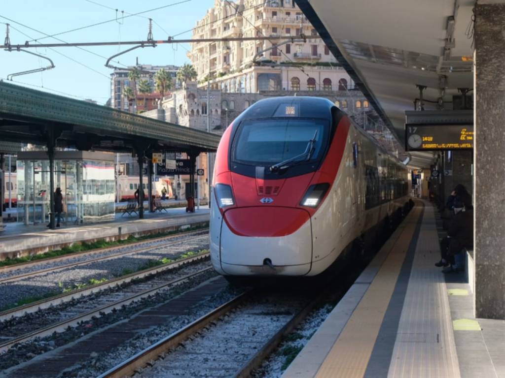 Eurocity-Express Zugtickets online buchen | Informationen und Klassen